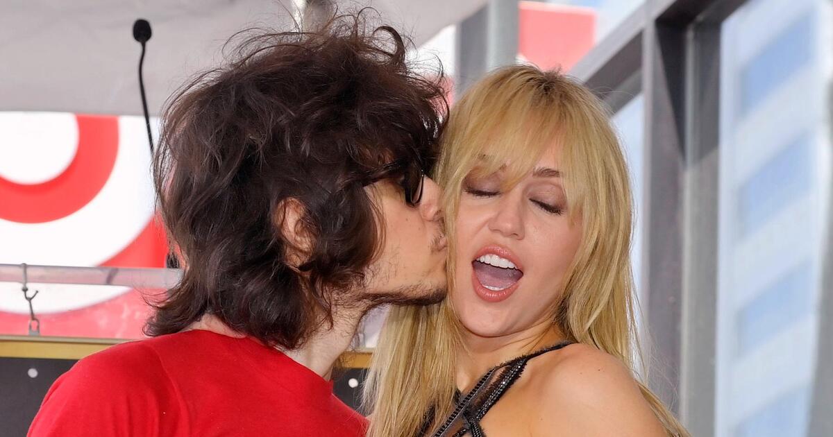Miley Cyrus auf Walk of Fame – Mutter sorgt für Spekulationen | 1&1