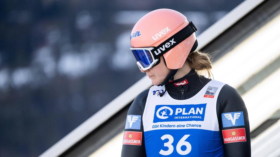 Skisprung-Star Sara Marita Kramer beendet überraschend ihre Karriere | 1&1