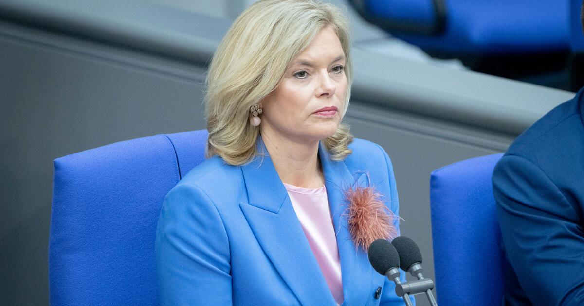 Klöckner lässt Kritik an sich abprallen | 1&1