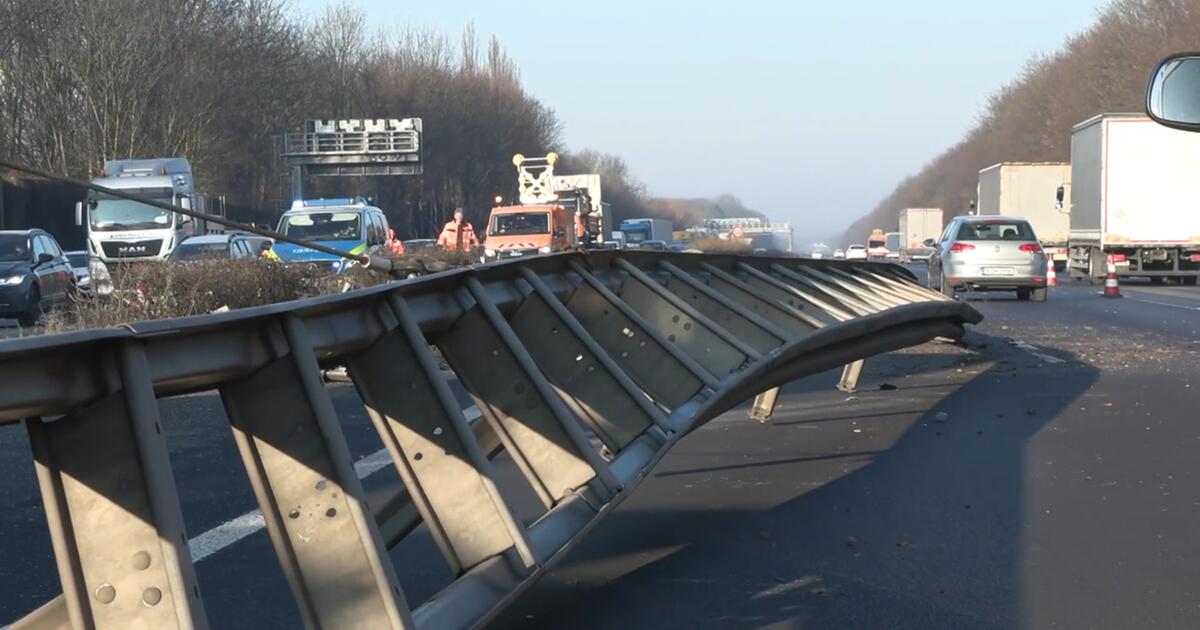 Bundeswehr-Lkw durchbricht Leitplanke und sorgt für Megastau - Video | 1&1
