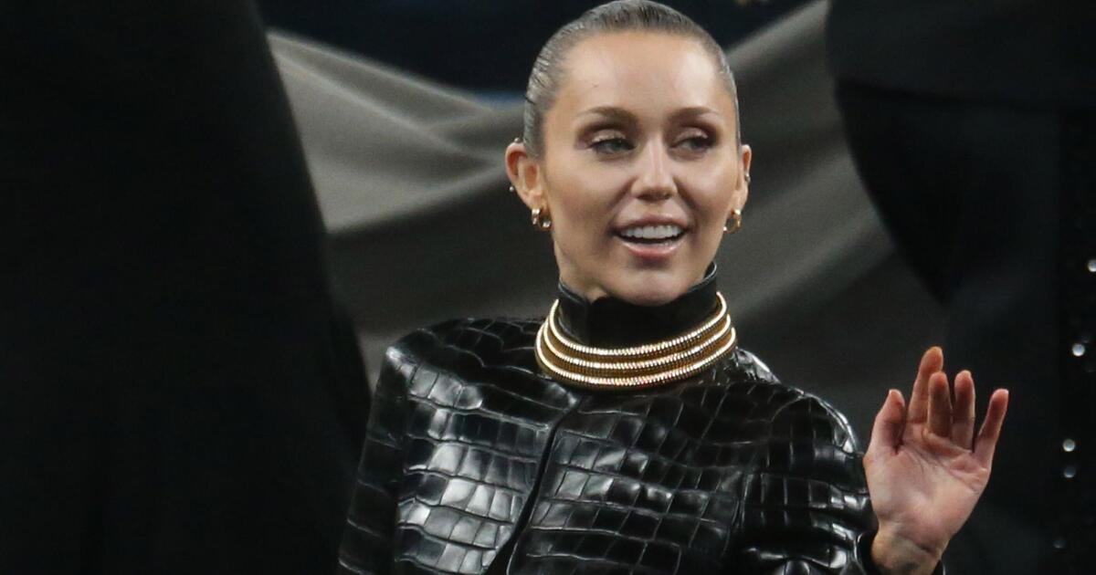 Miley Cyrus äußert sich erstmals zur neuen Beziehung ihres Vaters | 1&1