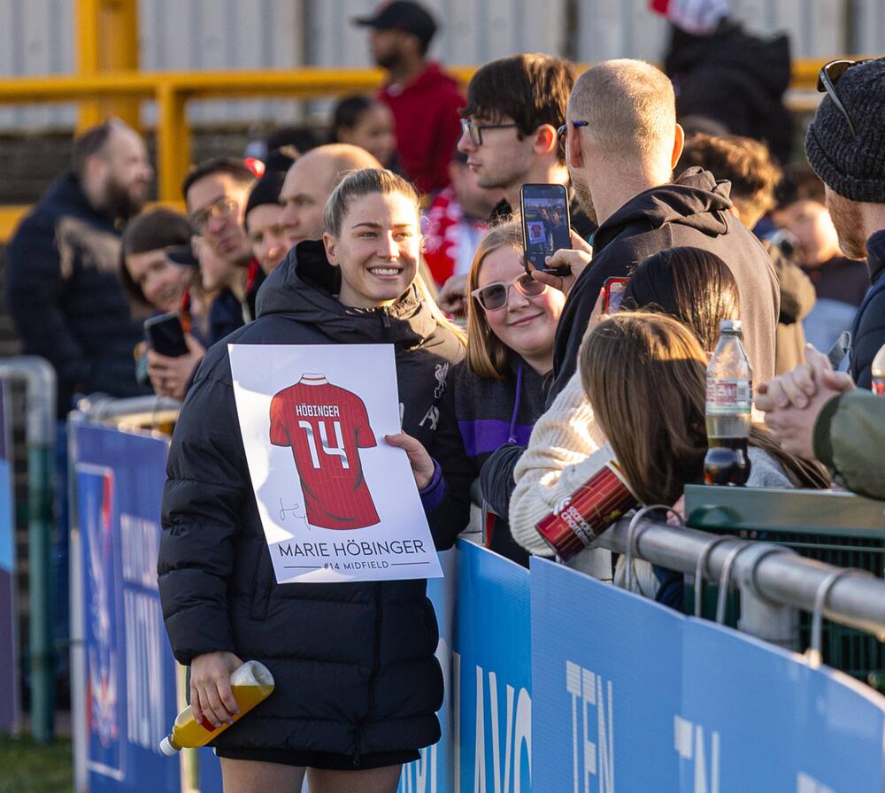 ÖFB-Profi Marie Höbinger in England von Millionär gestalkt | 1&1