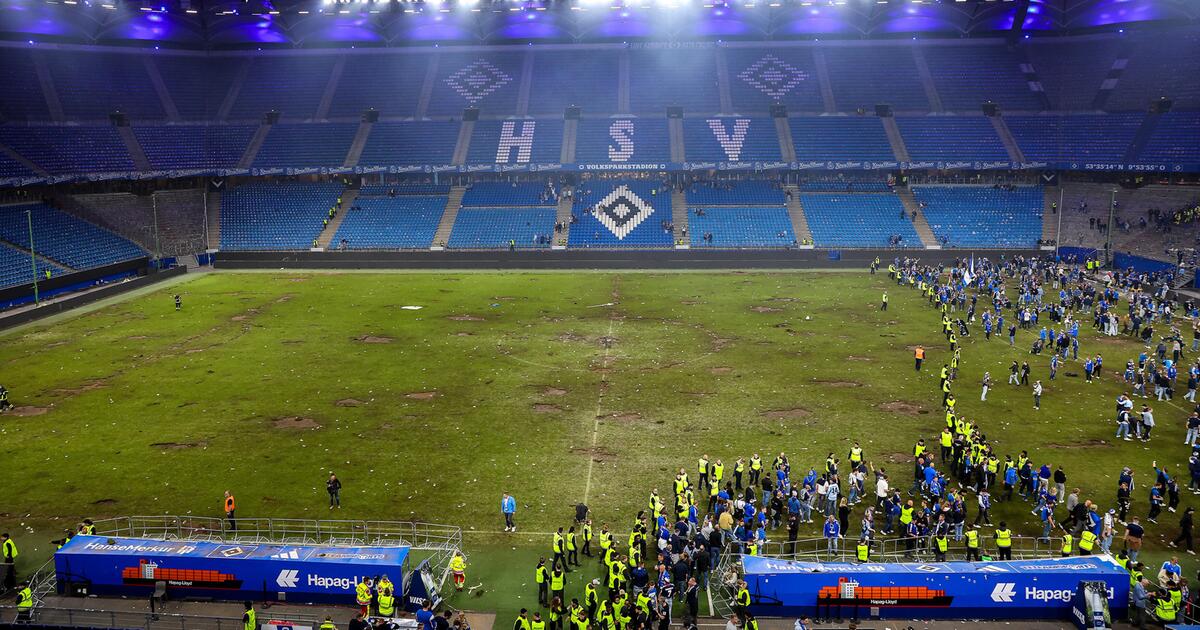 Trümmerfeld nach Aufstiegsparty: Blick ins HSV-Stadion | 1&1