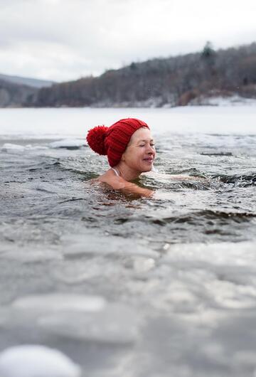 Durch Kälte stärker werden? So gesund ist Eisbaden wirklich | 1&1