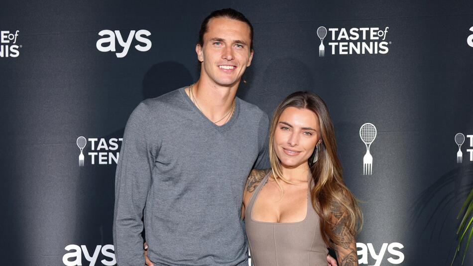 Alexander Zverev und Sophia Thomalla: Süßer Auftritt zu dritt | 1&1