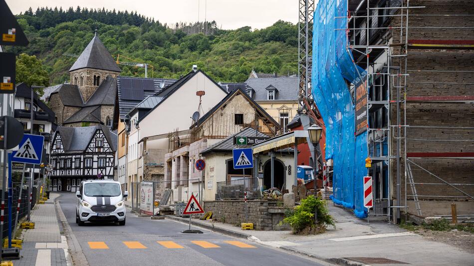 Mahnen, erinnern, bauen: Vier Jahre nach der Ahrtalflut | 1&1