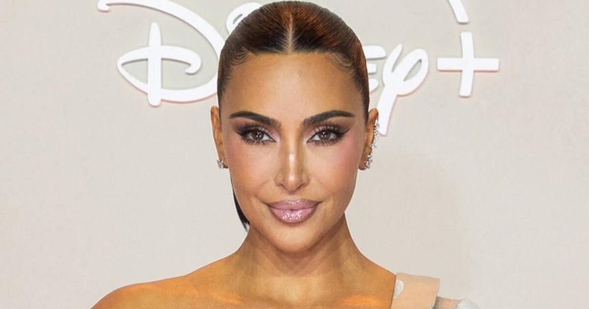 Kim Kardashian teilt süße Weihnachtsfotos mit ihren vier Kindern | 1&1