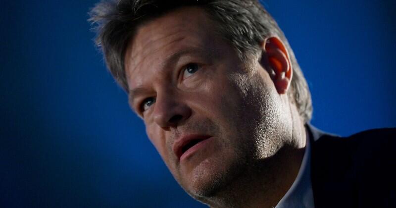 Habeck setzt auf "Praxis-Checks" zum Abbau von Bürokratie | 1&1