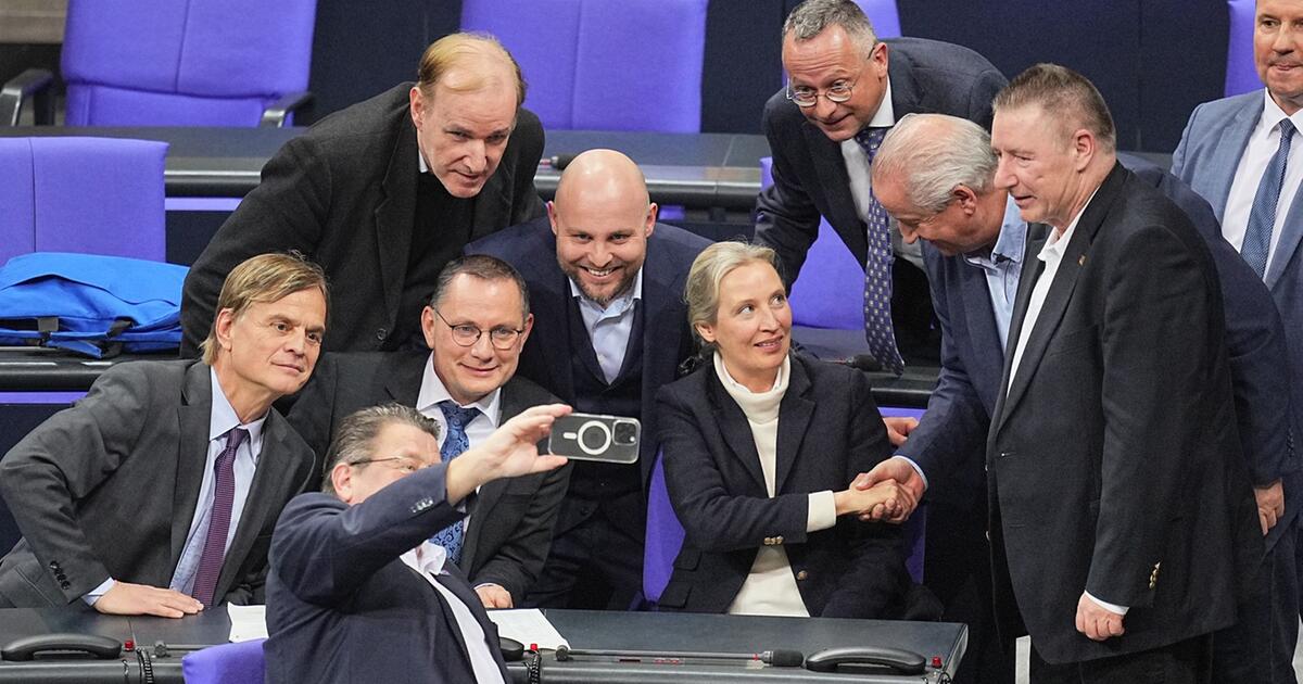 Eklat im Bundestag nach Migrations-Abstimmungen - die AfD feiert | 1&1