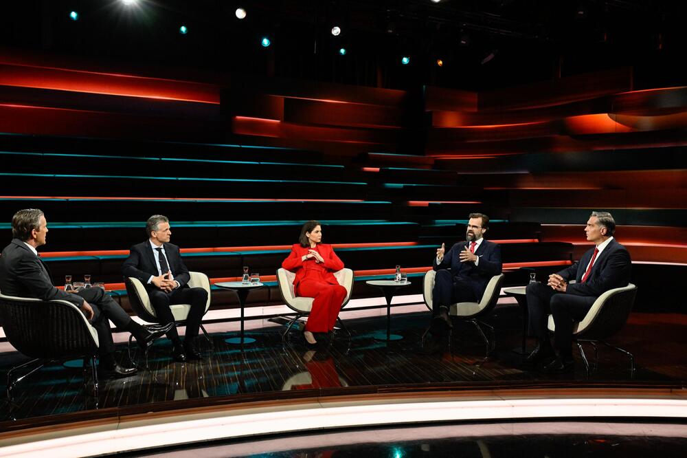 Eine Aussage des Kanzleramtschefs lässt Markus Lanz nur müde lächeln | 1&1