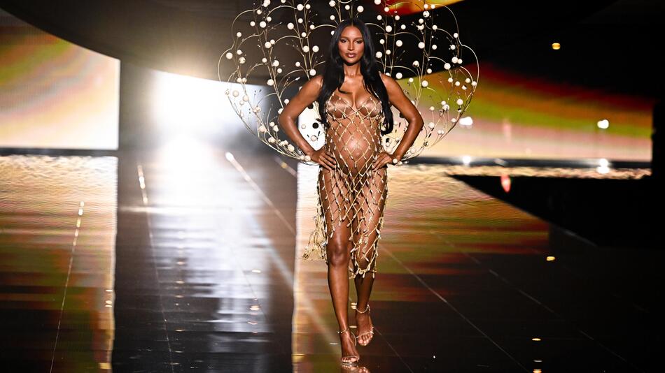 Hochschwangere Jasmine Tookes begeistert im Netzkleid - Video | 1&1