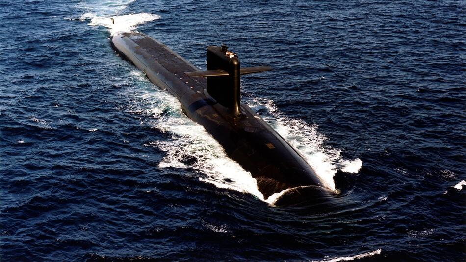 Schüsse nach Drohnenflug über Atom-U-Boot-Basis | 1&1