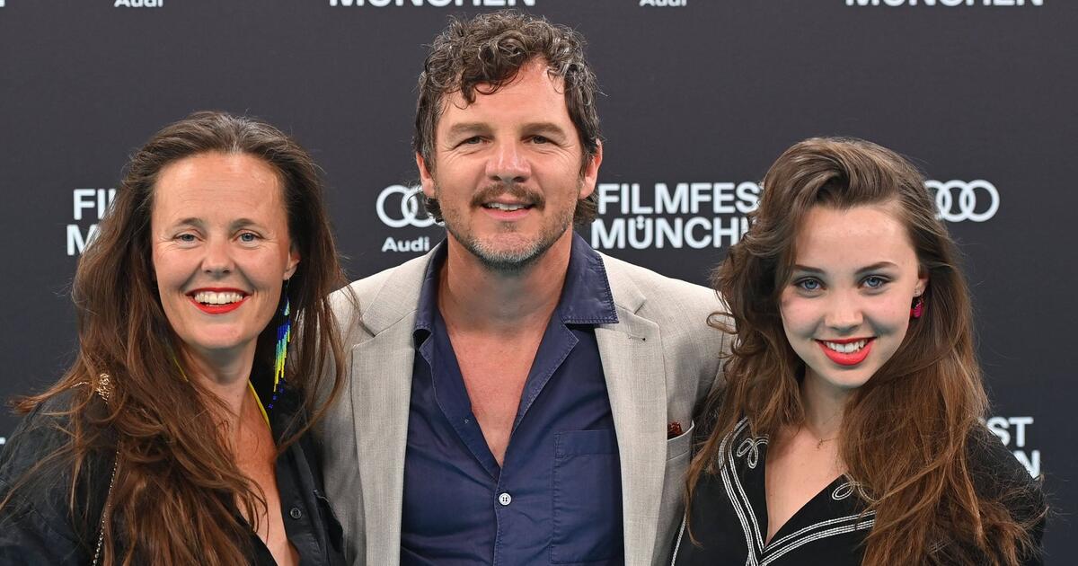 Falka Klare: Erste Red-Carpet-Premiere mit den Eltern | 1&1