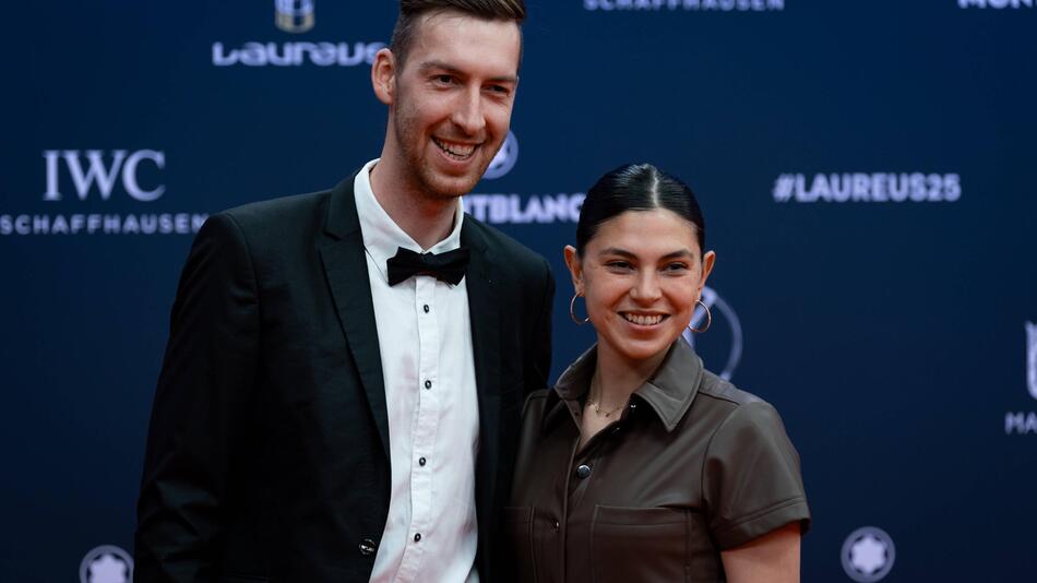 Was Fußball-Influencerin Celine Dept so besonders macht | 1&1