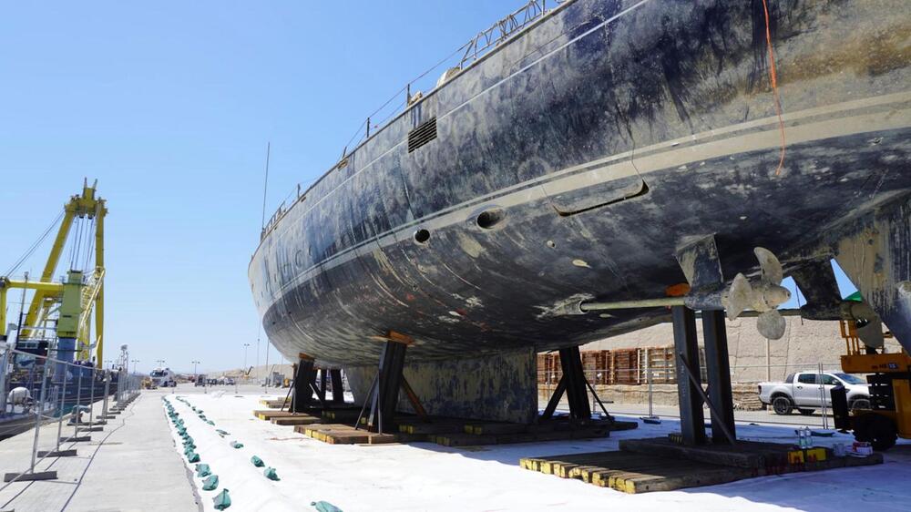 Erste Bilder zeigen Zustand der gesunkenen Luxusjacht "Bayesian" | 1&1