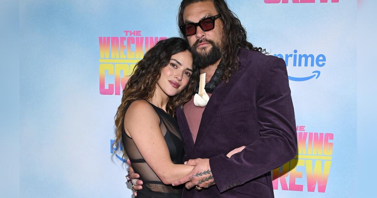 Jason Momoa zeigt sich innig mit Freundin Adria Arjona bei Film ...