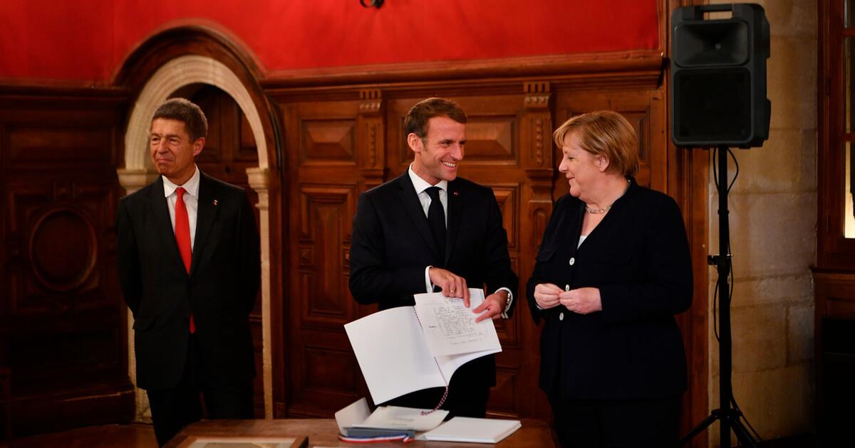 Merkel erhält in Frankreich herzlichen Abschied und höchste Ehre | 1&1
