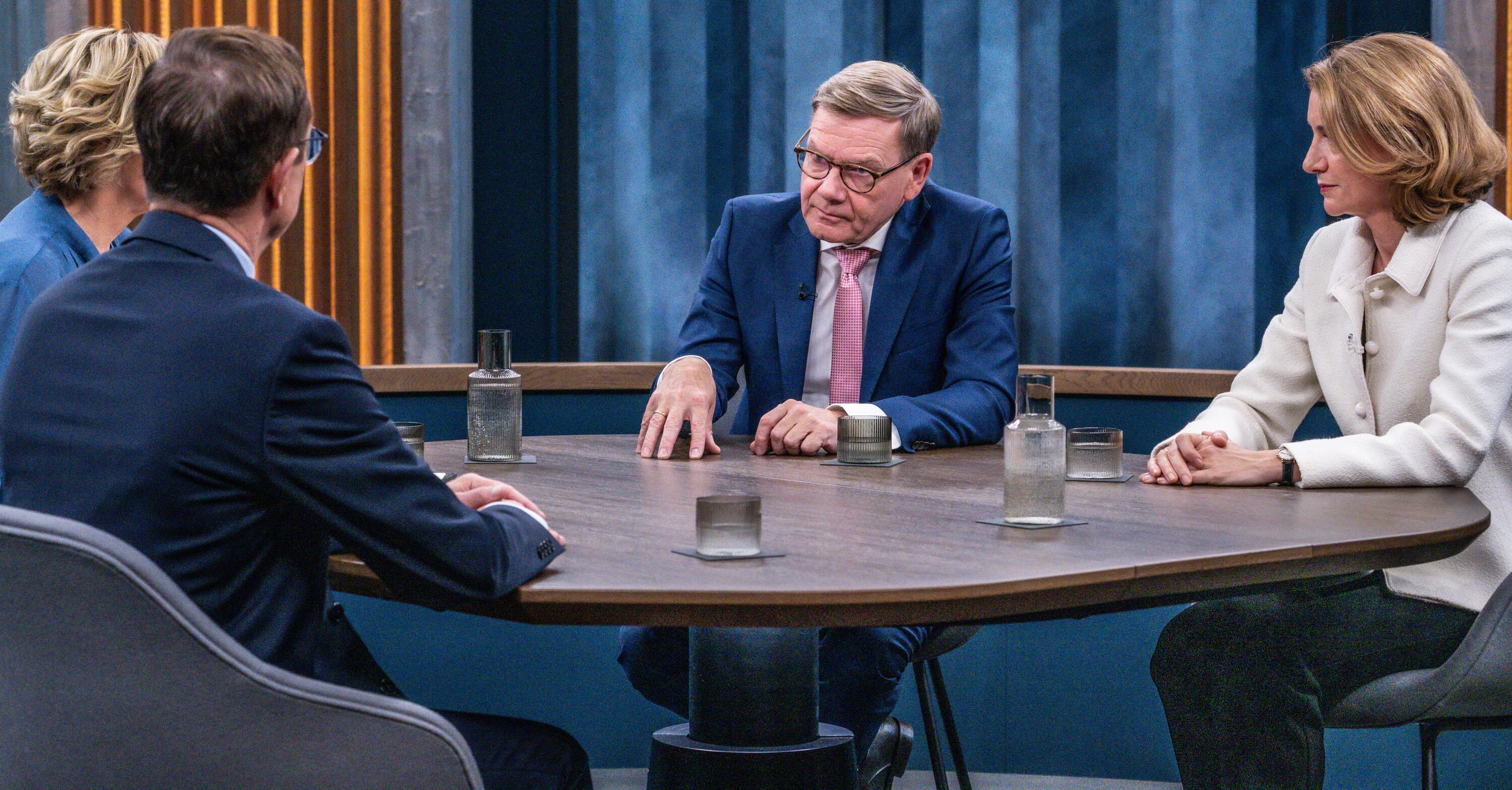 Journalist: "Dann ist die Bundeswehr zu 60 Prozent vernichtet" | 1&1