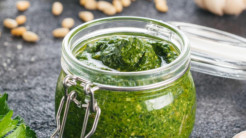 "Öko-Test“ nimmt grünes Pesto unter die Lupe – es hagelt schlimme ...
