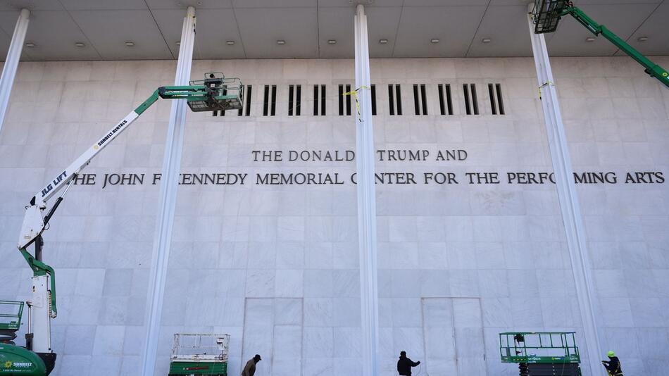 Aus Kennedy Center wird Trump Kennedy Center | 1&1