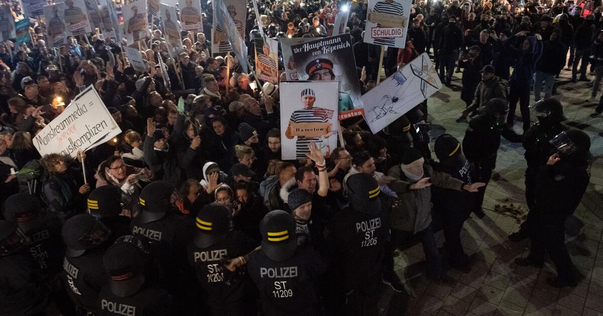 Eskalation mit Ansage: "Querdenken"-Demo zieht triumphierend durch ...