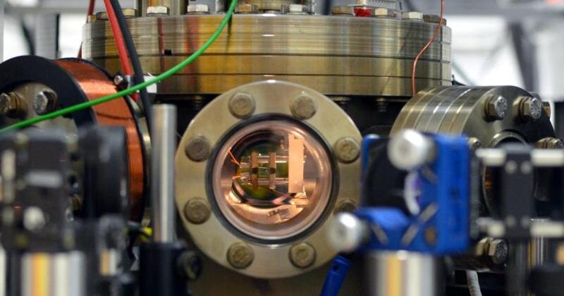 Forscher bauen Motor aus einem einzigen Atom | 1&1