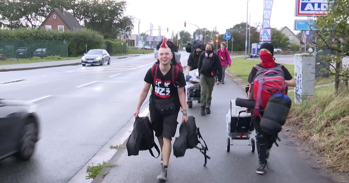 "Sylt für alle": Punks beziehen Protestcamp mit klarer Botschaft ...