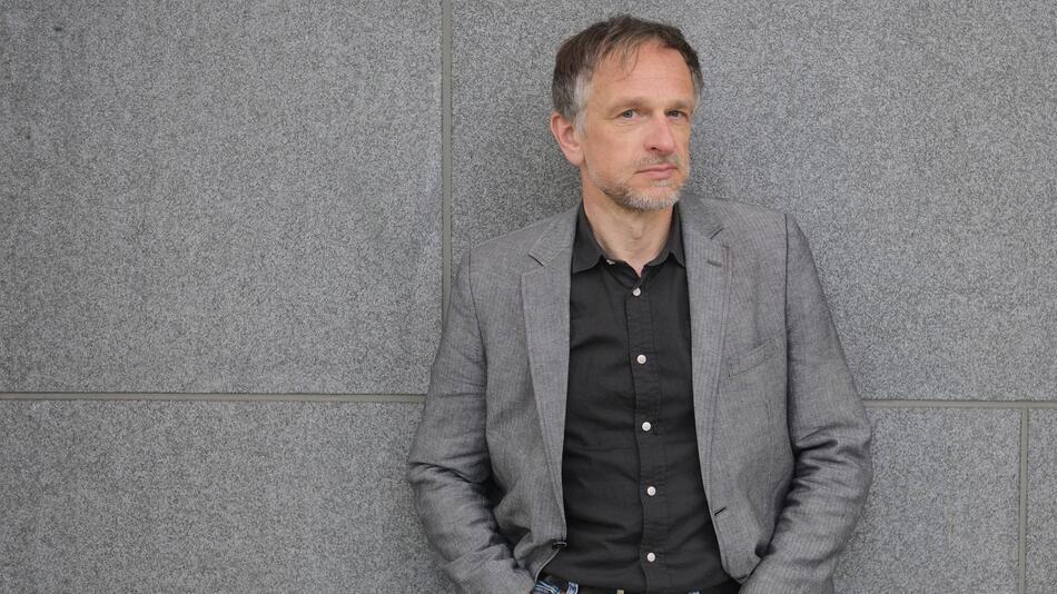 Ex-ARD-Redakteur: "Sehe die 'Tagesschau' jetzt wesentlich kritischer" | 1&1