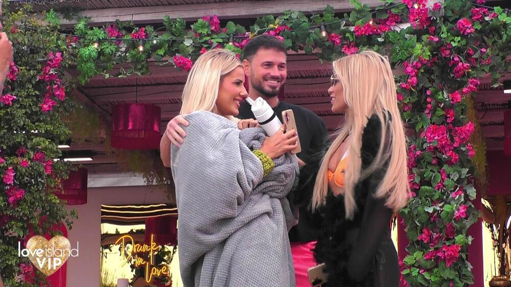 Ex-Dschungelkönig findet bei "Love Island" seine "Frau Pavlovic" | 1&1