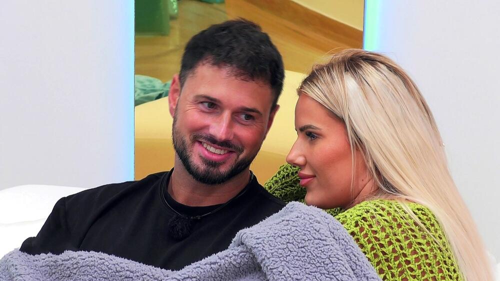 Ex-Dschungelkönig findet bei "Love Island" seine "Frau Pavlovic" | 1&1