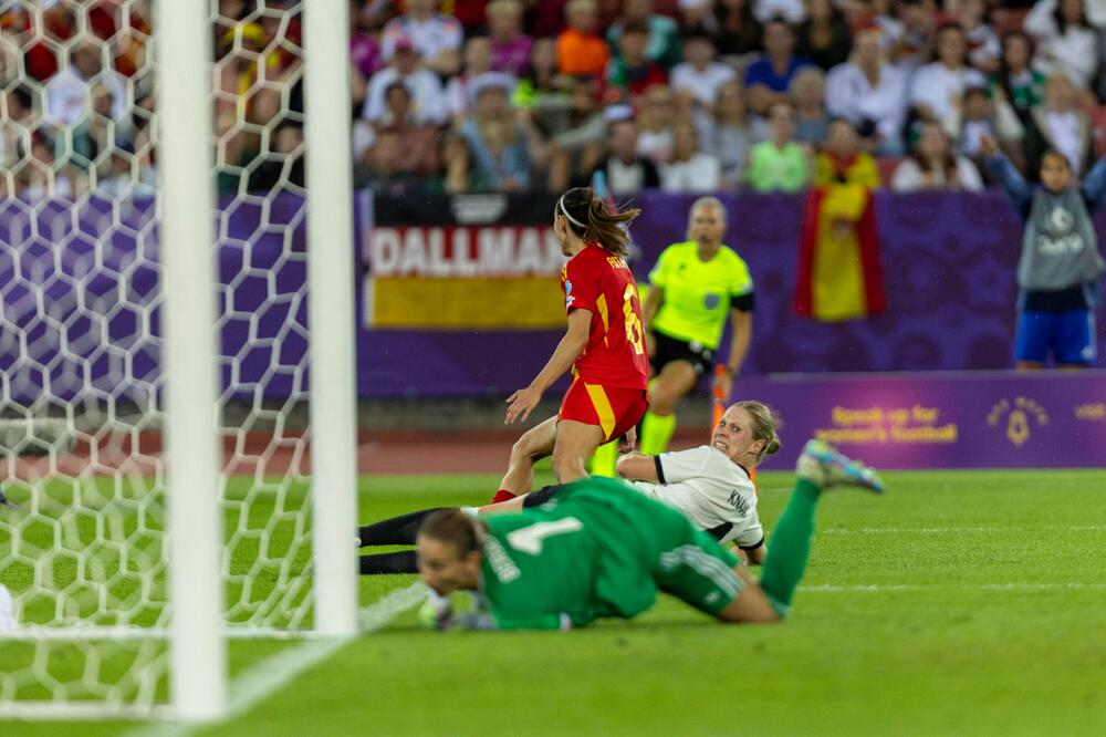 Wie die Weltfußballerin Deutschlands Titanin bezwingen konnte | 1&1