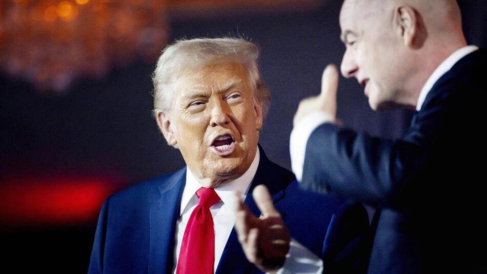 Hat Trump gerade Fans aus 15 Ländern von der WM in den USA ausgeladen ...