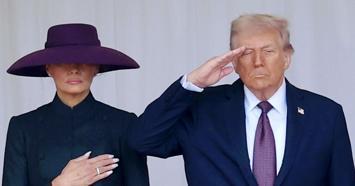 Der König fährt für Trump mächtig auf – Melania erneut mit XL-Hut | 1&1