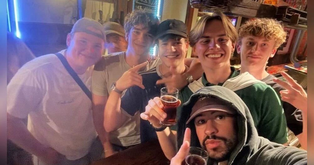 Fans treffen Bad Bunny in Düsseldorfer Kneipe - Video | 1&1
