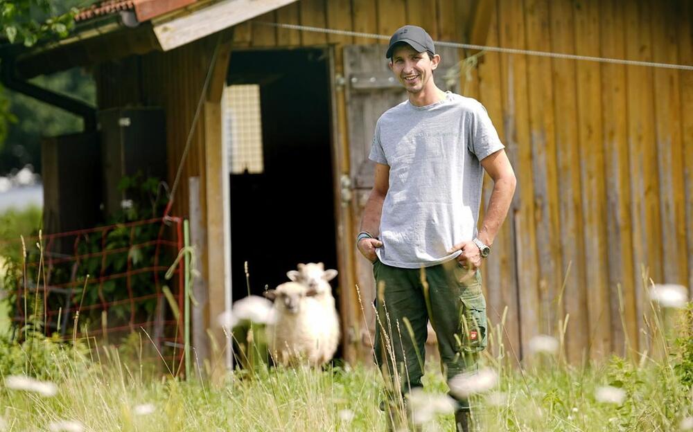 "Bauer sucht Frau": Bei ihrer Ankunft wird diese Hofdame kalt erwischt ...