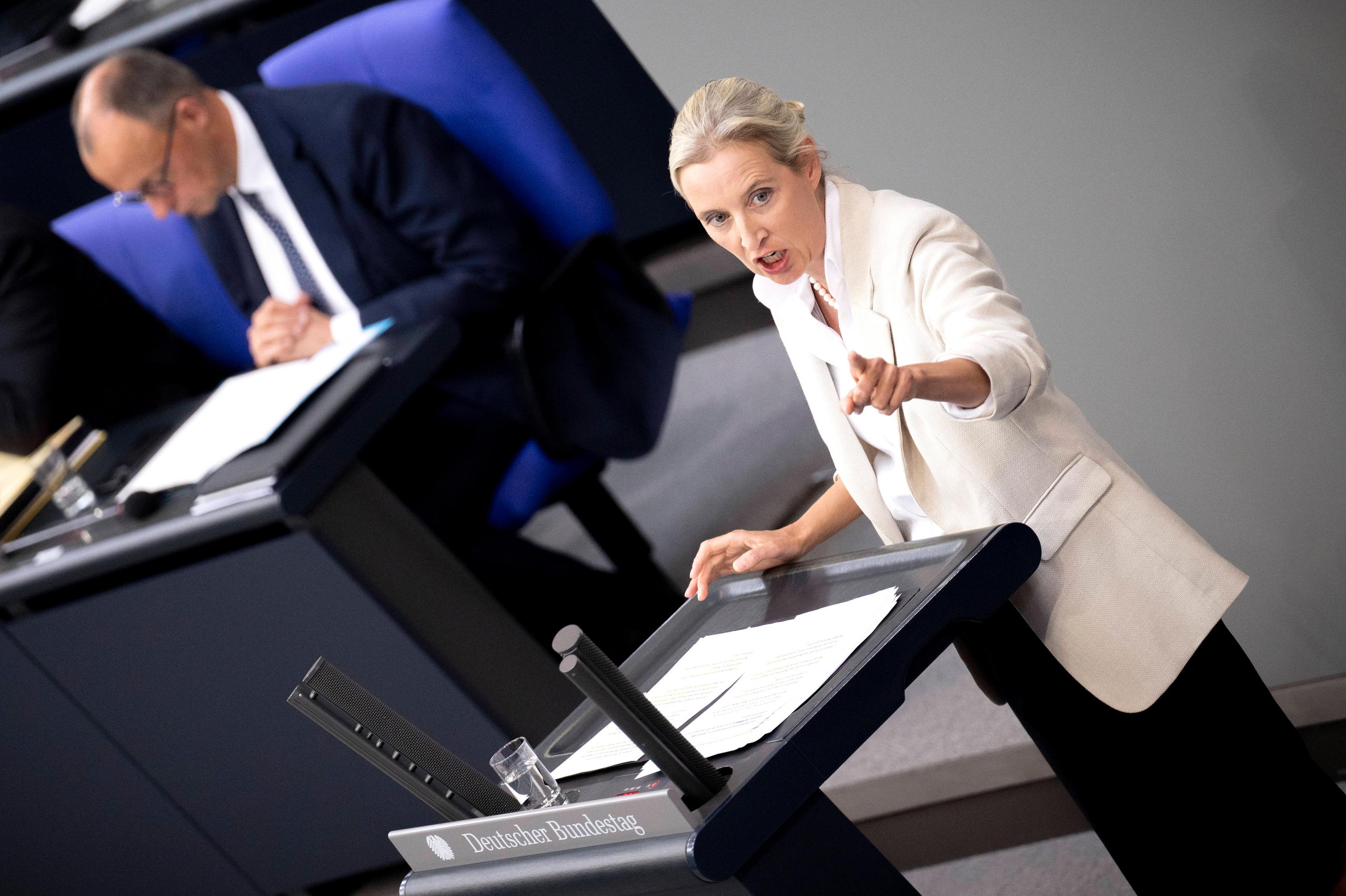 Merz und Weidel treten in Generaldebatte gegeneinander an | 1&1